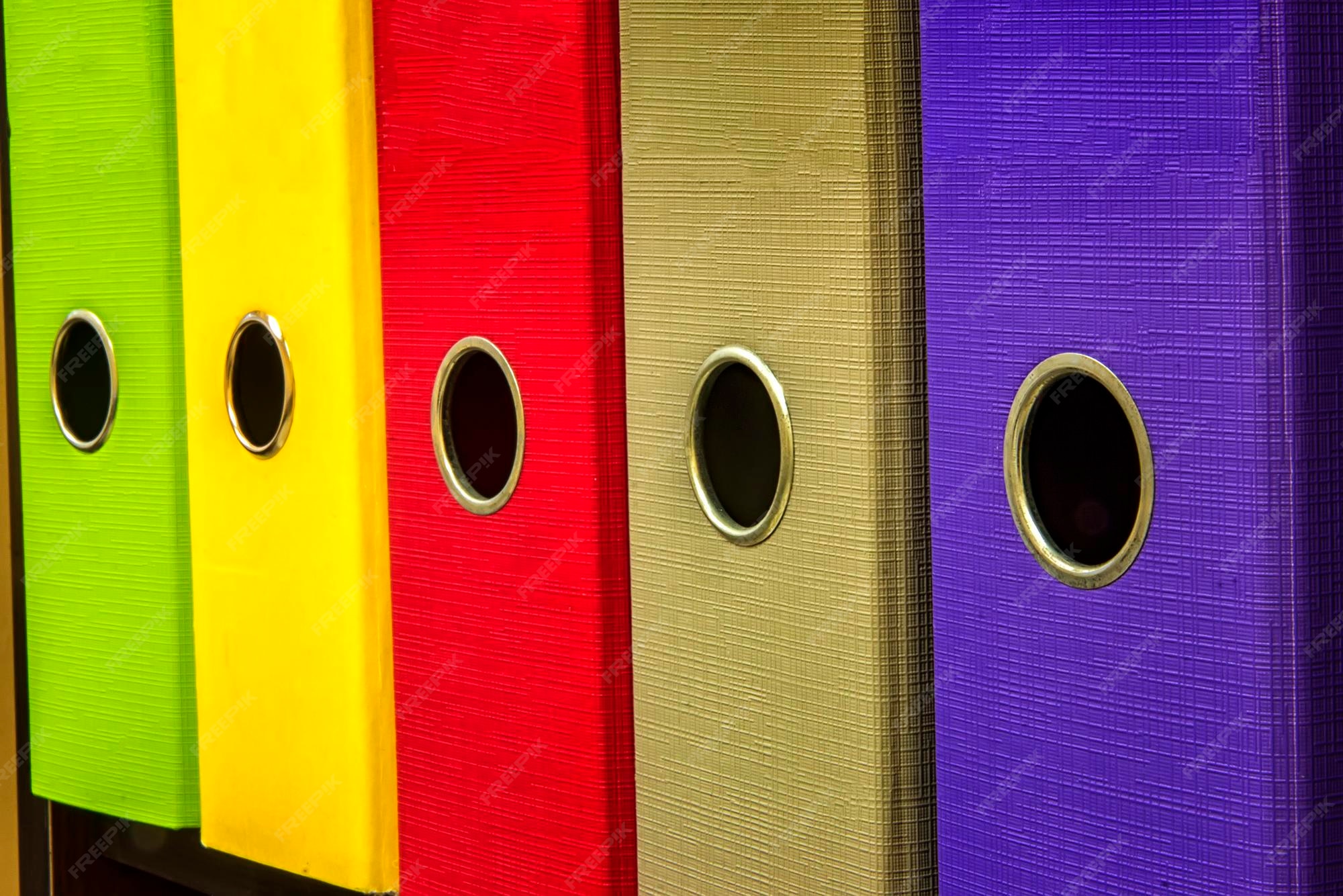 Close-up de fichários de cores diferentes de linha | Foto Premium Close-up de fichários de cores diferentes de linha | Foto Premium