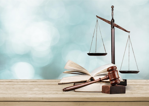 Escalas De Justicia Martillo Y Libros Concepto De Ley Y Justicia