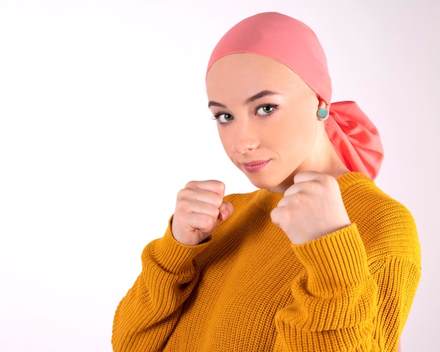 Fuerte mujer luchadora contra el cáncer | Foto Premium Fuerte mujer luchadora contra el cáncer | Foto Premium