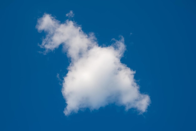 Nube en el cielo una nube esponjosa fondo de paisaje natural | Foto Premium Nube en el cielo una nube esponjosa fondo de paisaje natural | Foto Premium