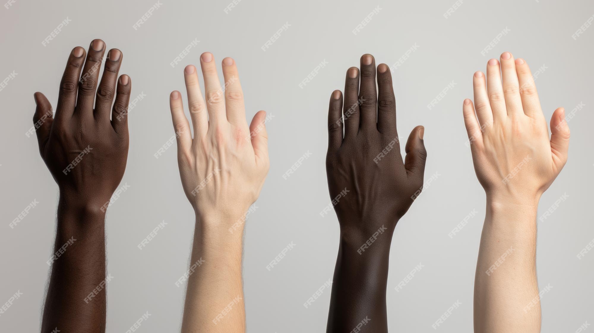 Pessoas com cores de pele diferentes contra um fundo cinza o conceito ... Pessoas com cores de pele diferentes contra um fundo cinza o conceito ...