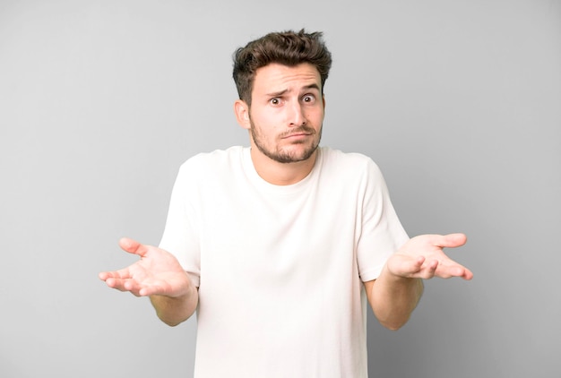 Sentindo-se sem noção e confuso, sem saber qual escolha ou opção ... Sentindo-se sem noção e confuso, sem saber qual escolha ou opção ...