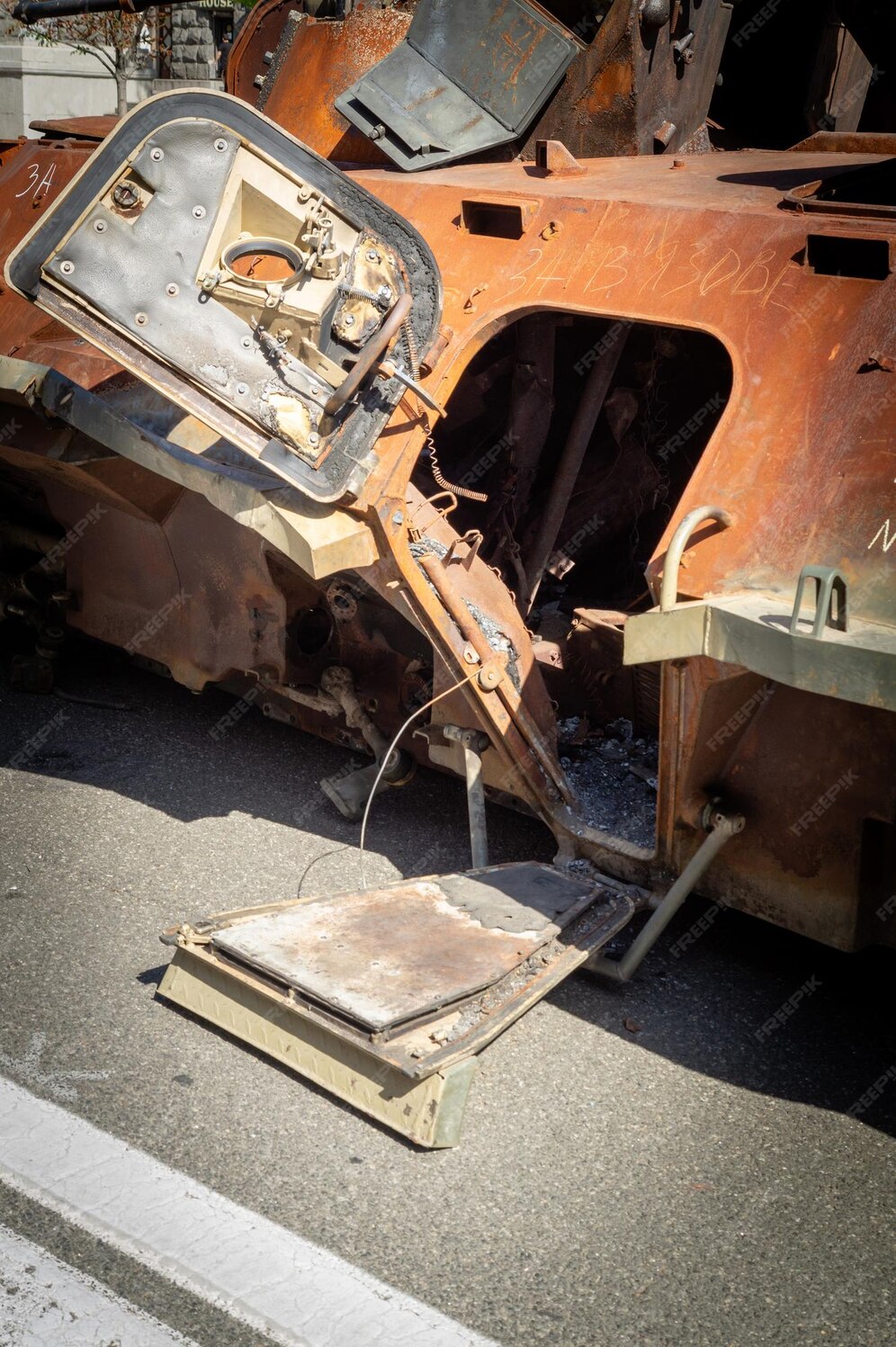 Um Fragmento De Equipamento Militar Russo Destruído Por Um Projétil Na