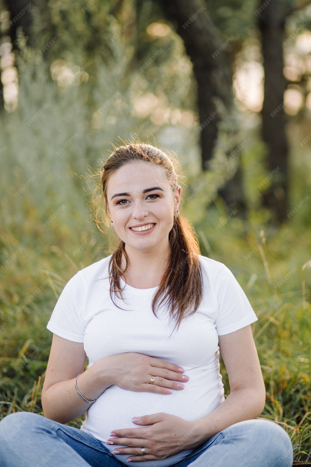 Free Photo Beautiful Portrait Of Pregnant Woman