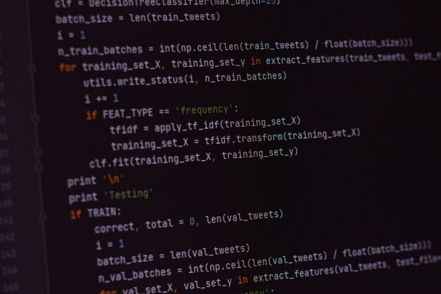 모니터 화면에 개발자 파이썬 자바 스크립트 Html Css 소스 코드 소프트웨어 개발자의 스크립트 작성 프로그램 코딩 프로그래머 편집 코드 배경입니다 기술 배경 