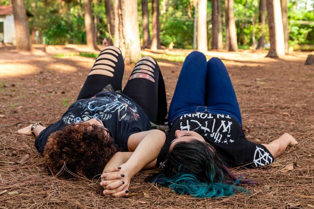 Premium Photo Lesbian Girlfriends Couple On A Beautiful Sunny Day In The Park 4989