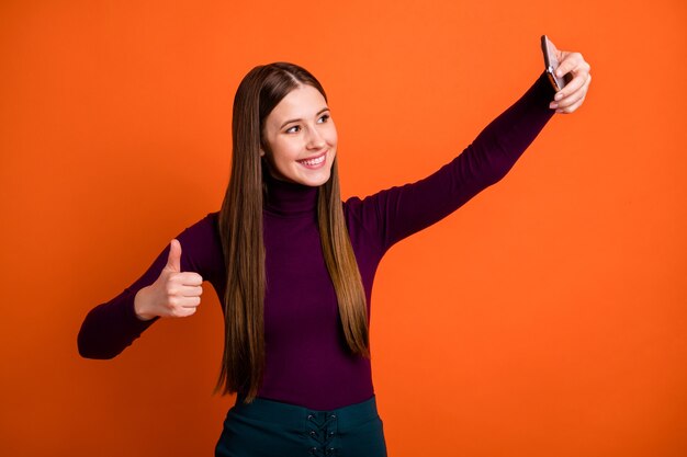 Premium Photo Stylish Girl Posing Against The Purple Wall