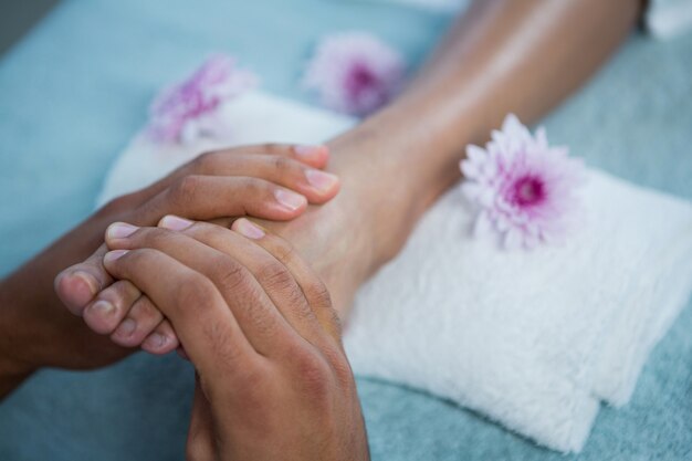 Premium Photo Physiotherapist Giving Foot Massage To A Woman