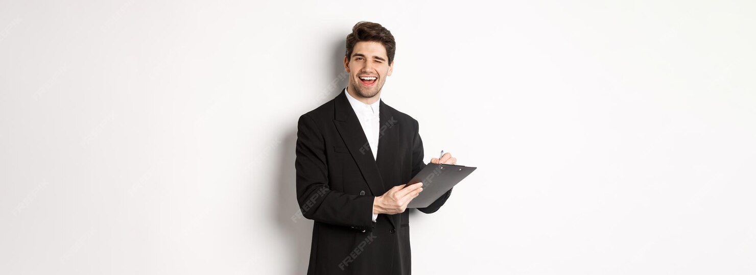 Image D'un Beau Patron Réussi En Costume Noir Faisant Un Clin D'œil Et ... Image D'un Beau Patron Réussi En Costume Noir Faisant Un Clin D'œil Et ...
