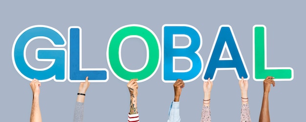 Mains Tenant Des Lettres Colorées Formant Le Mot Global | Photo Gratuite Mains Tenant Des Lettres Colorées Formant Le Mot Global | Photo Gratuite