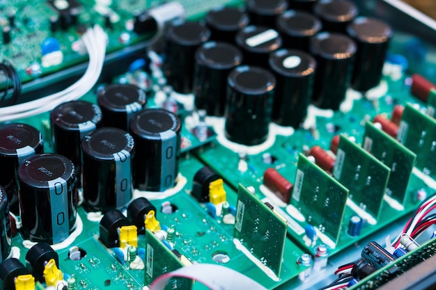 Les Résistances, Condensateurs Et Autres Composants électroniques De La ... Les Résistances, Condensateurs Et Autres Composants électroniques De La ...