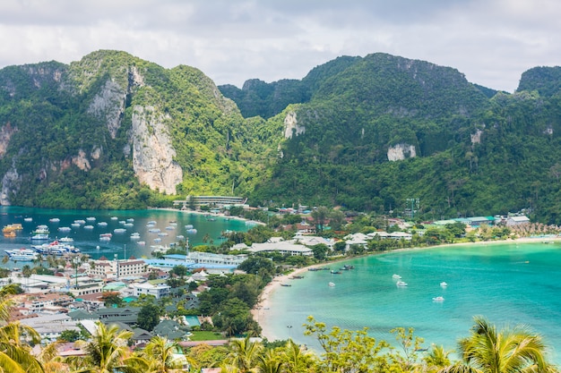 Paysage Impressionnant - île Tropicale Avec Stations Balnéaires - île ... Paysage Impressionnant - île Tropicale Avec Stations Balnéaires - île ...