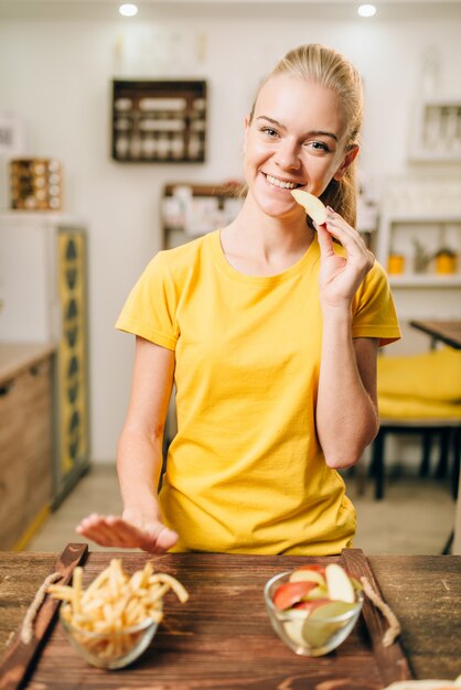 Images De Fille Qui Mange Téléchargement Gratuit Sur Freepik