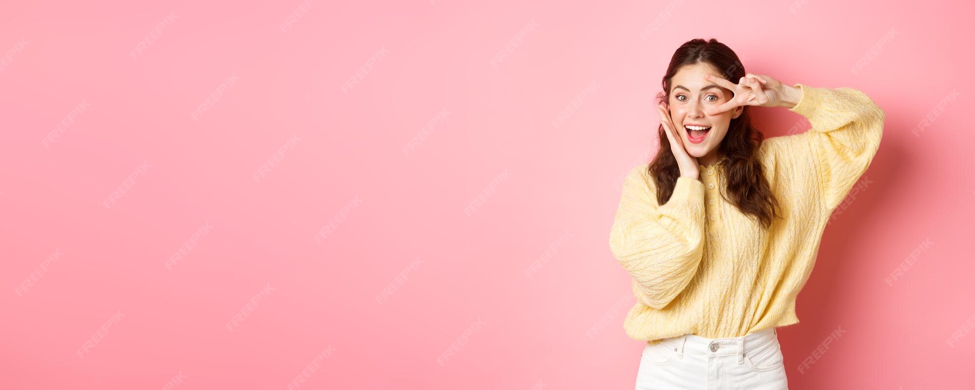 Premium Photo Attractive Female Model Gasping Amazed Showing Vsign
