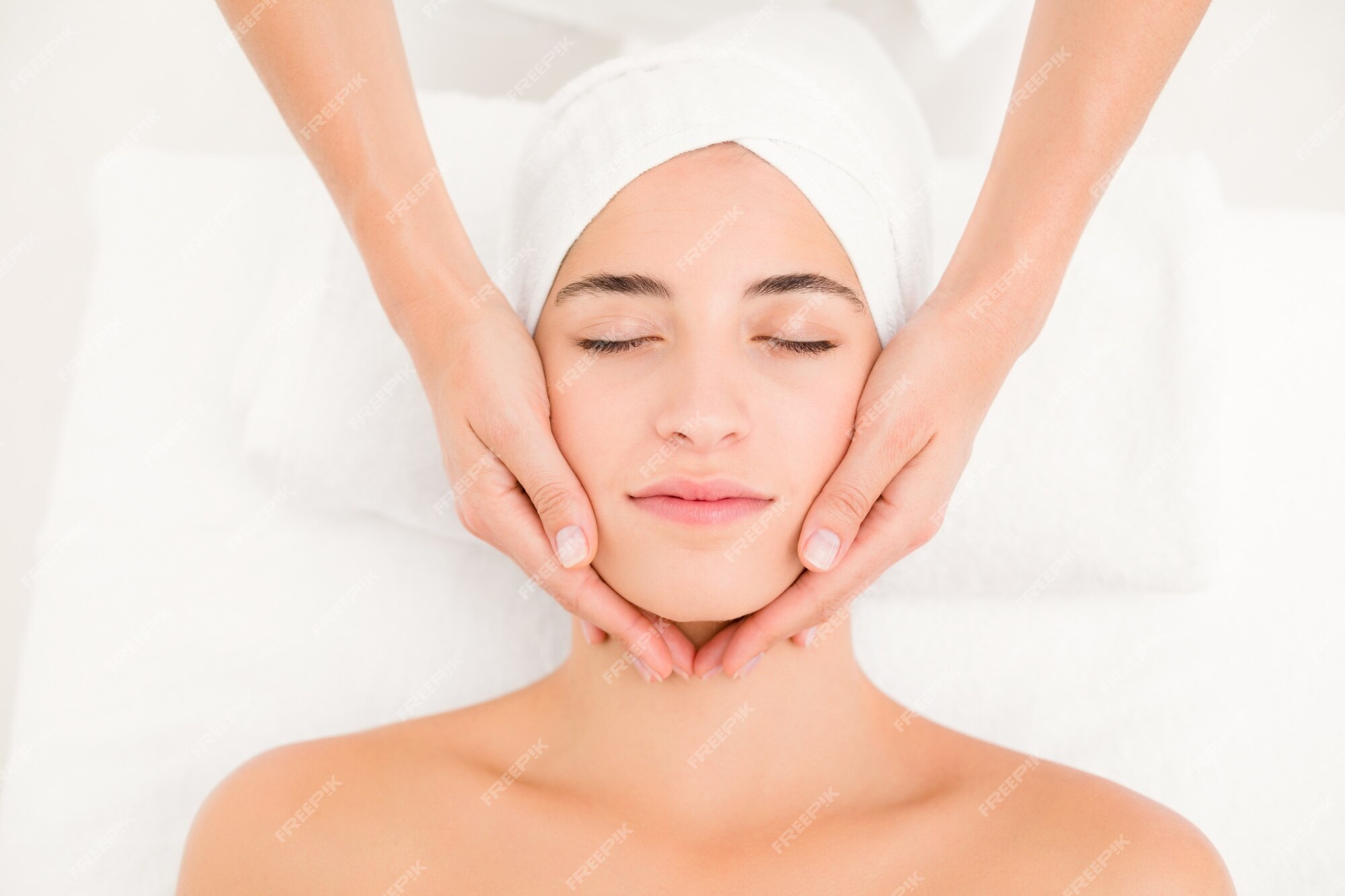 Premium Photo Attractive Woman Receiving Facial Massage At Spa Center