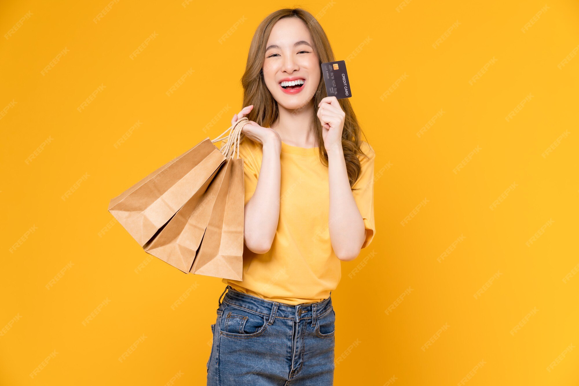 Premium Photo Beautiful Asian Woman Holding Brown Blank Craft Paper