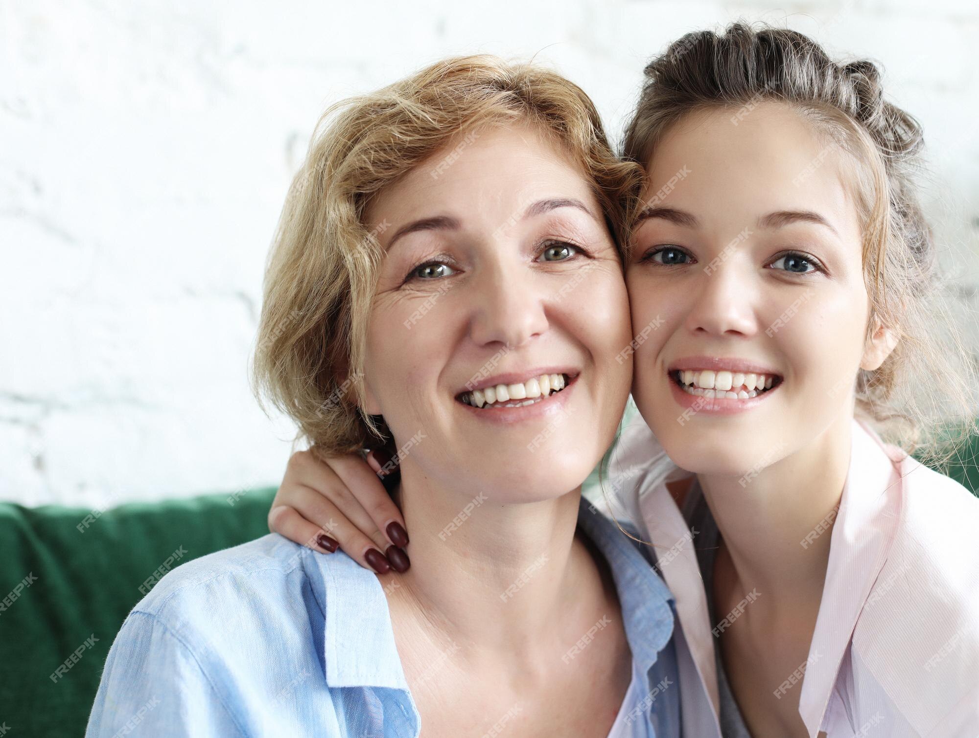Premium Photo Beautiful Senior Mom And Her Adult Daughter Are Hugging