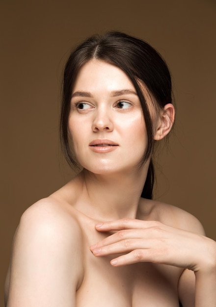 Premium Photo Brunette Woman With Bare Shoulders On Brown Background