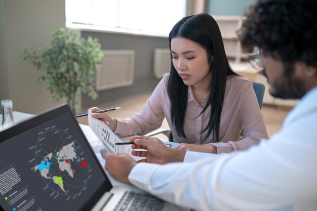 Premium Photo | Business issues. Team working on the project and ... Premium Photo | Business issues. Team working on the project and ...