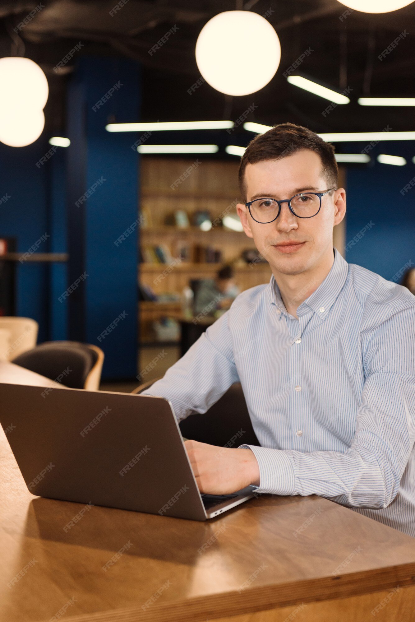 Premium Photo Businessman In Glasses At The Office Working On Laptop