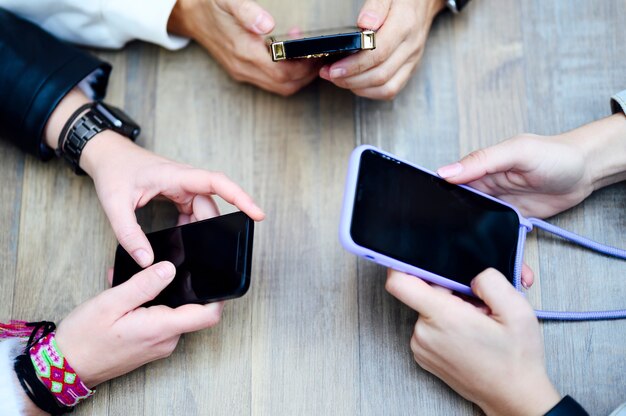 Exploring the Advantages and Disadvantages of Using Telephones | Common ... Exploring the Advantages and Disadvantages of Using Telephones | Common ...