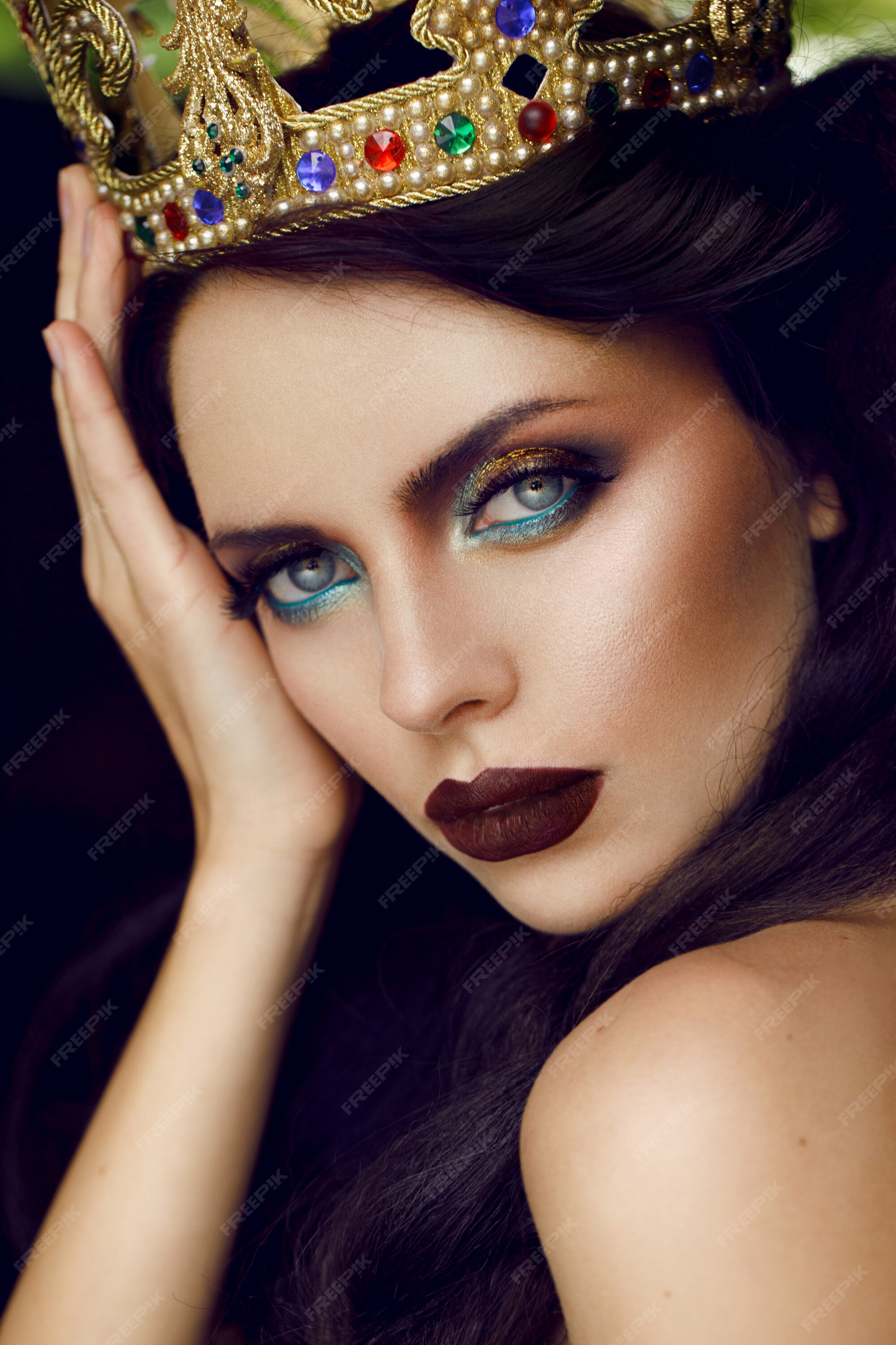 Premium Photo Close Up Portrait Of A Beautiful Brunette Girl Wearing