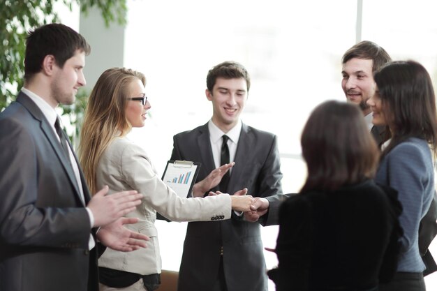 Premium Photo | Close uphandshake business partners and applauding ... Premium Photo | Close uphandshake business partners and applauding ...