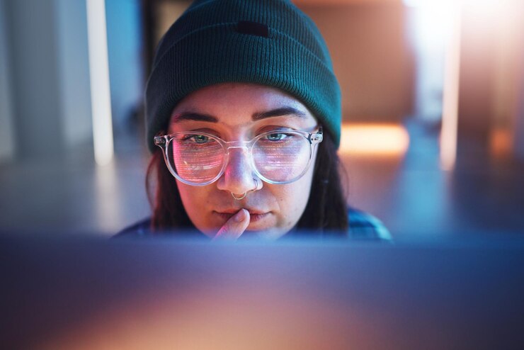 Premium Photo Cybersecurity Ransomware And Woman Hacker Working On A
