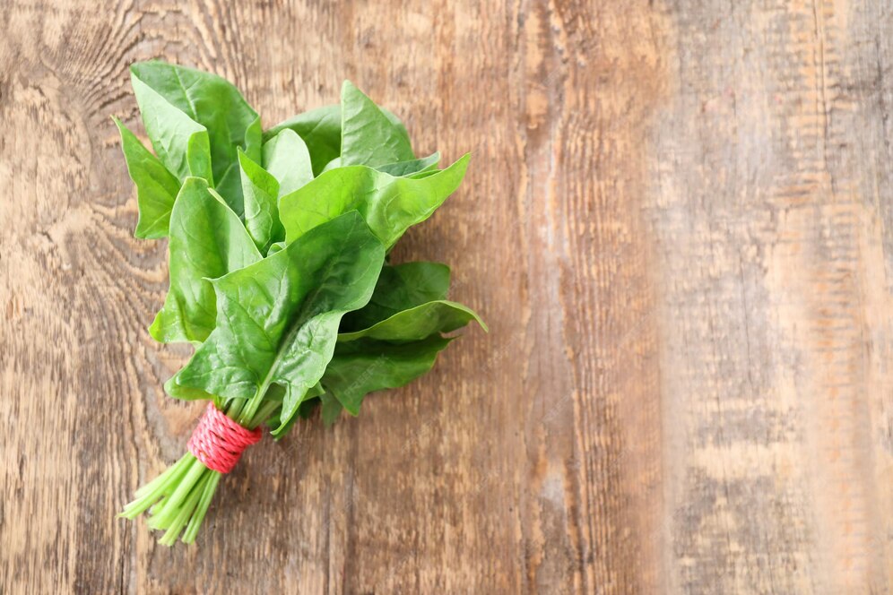 Premium Photo | Fresh spinach bunch on wooden background Premium Photo | Fresh spinach bunch on wooden background