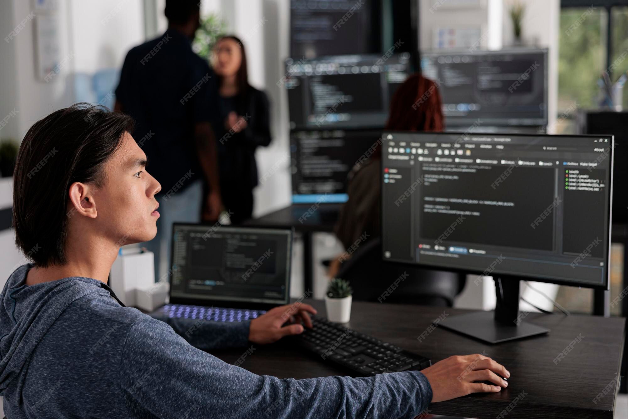 Premium Photo It Engineer Working On New User Interface With Online System To Create Algorithm