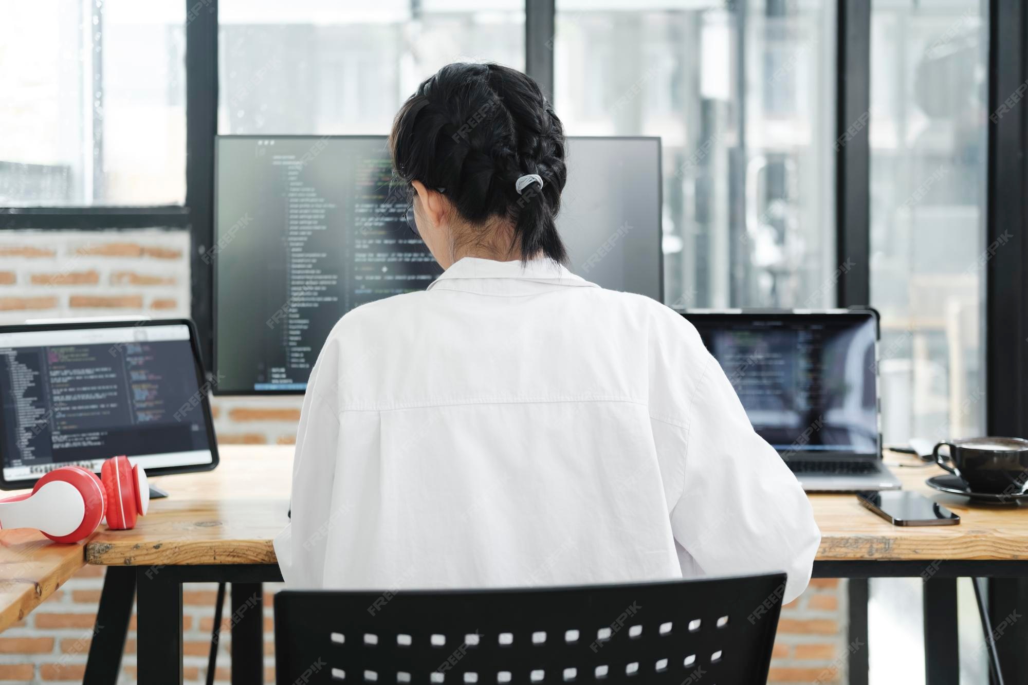 Premium Photo | It programmer starts working on desktop computer the ...