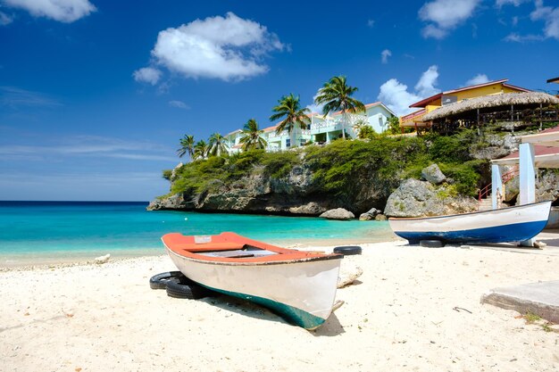 Premium Photo | Playa lagun beach cliff curacao lagun beach curacao a ... Premium Photo | Playa lagun beach cliff curacao lagun beach curacao a ...