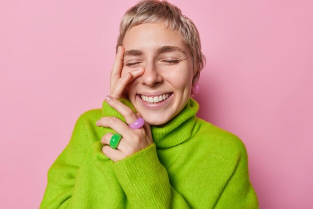 Premium Photo | Portrait of cheerful short haired woman smiles broadly ... Premium Photo | Portrait of cheerful short haired woman smiles broadly ...
