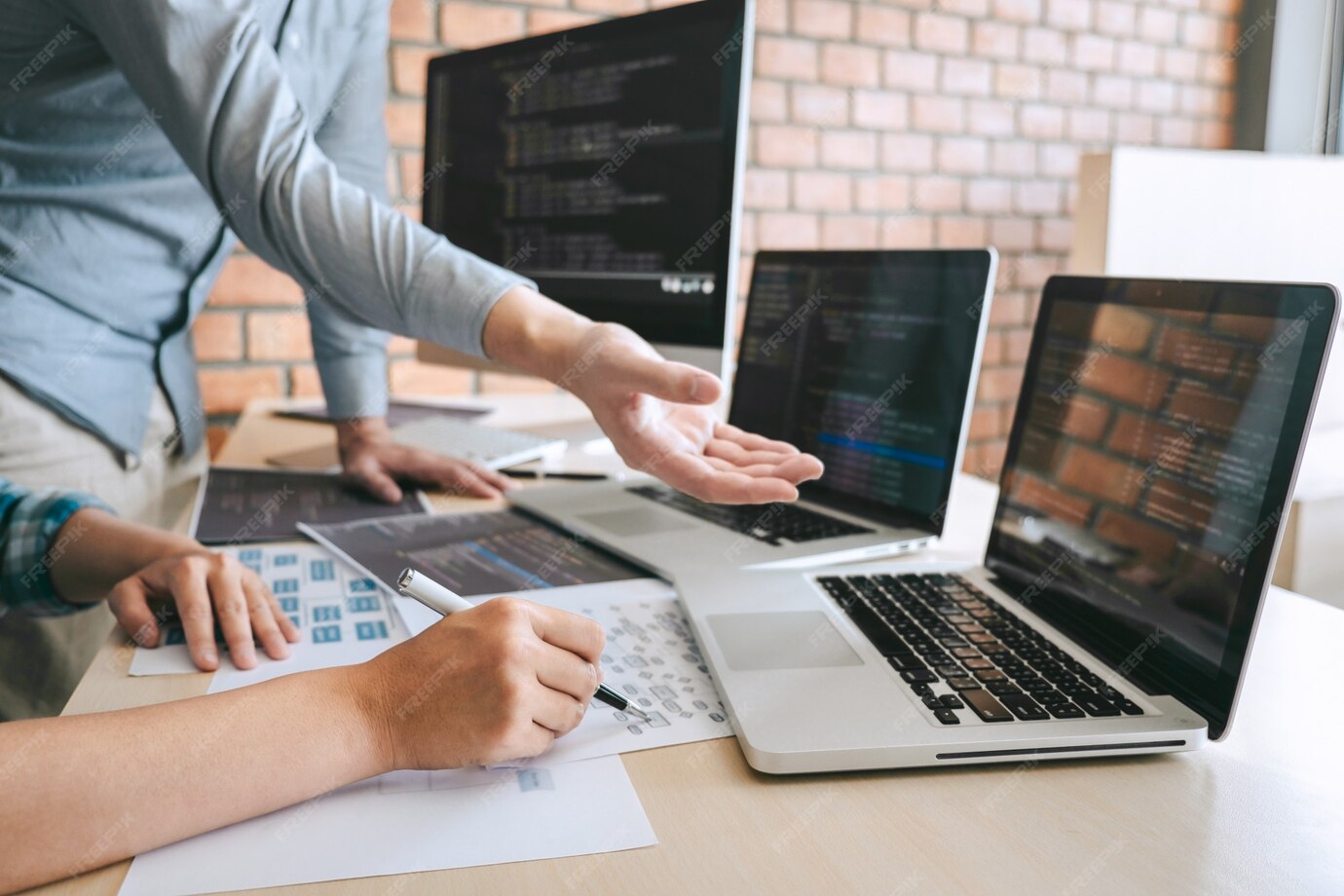 Premium Photo | Professional Developer programmer cooperation meeting ...