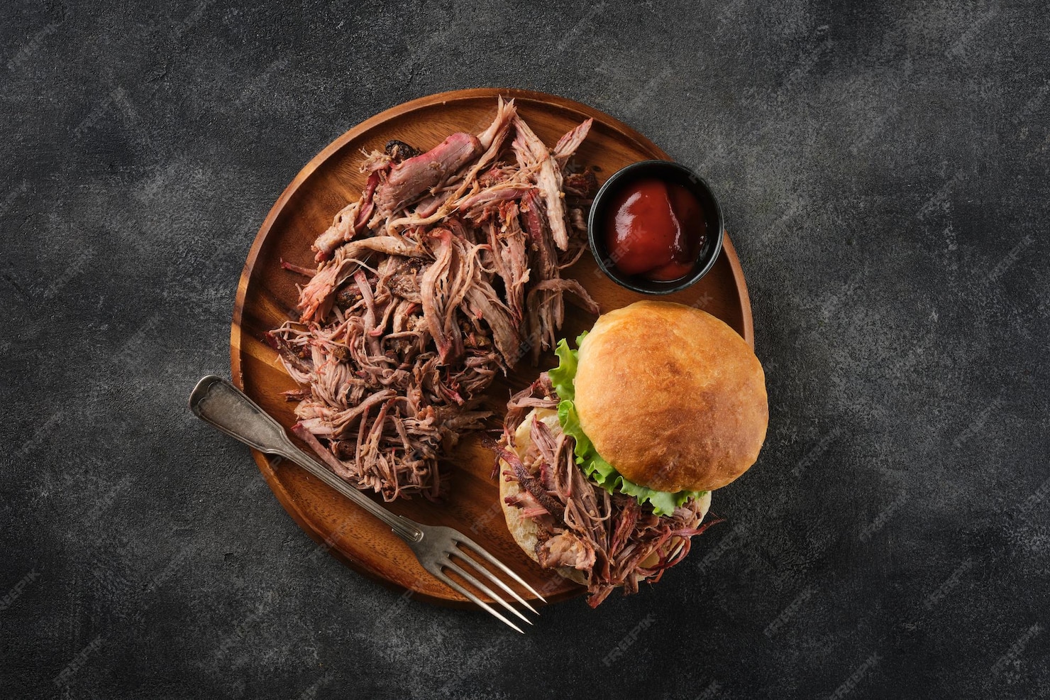 Premium Photo | Pulled pork burger burger with pork meat on a wooden board Premium Photo | Pulled pork burger burger with pork meat on a wooden board