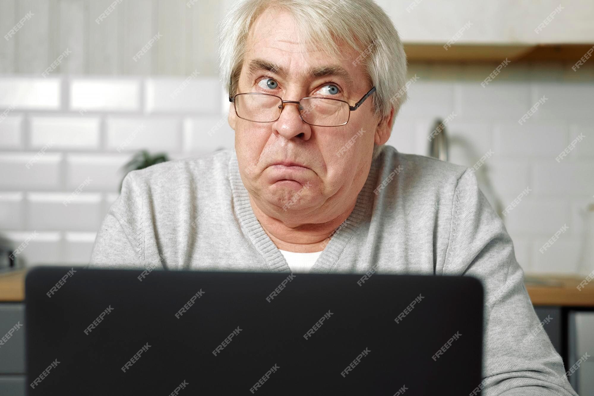 Premium Photo Senior Grey Haired Man Wearing Glasses Sitting At