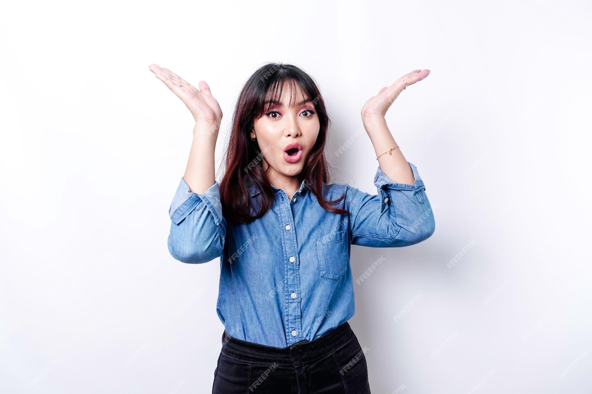 Premium Photo Shocked Asian Woman Wearing Blue Shirt Pointing At The