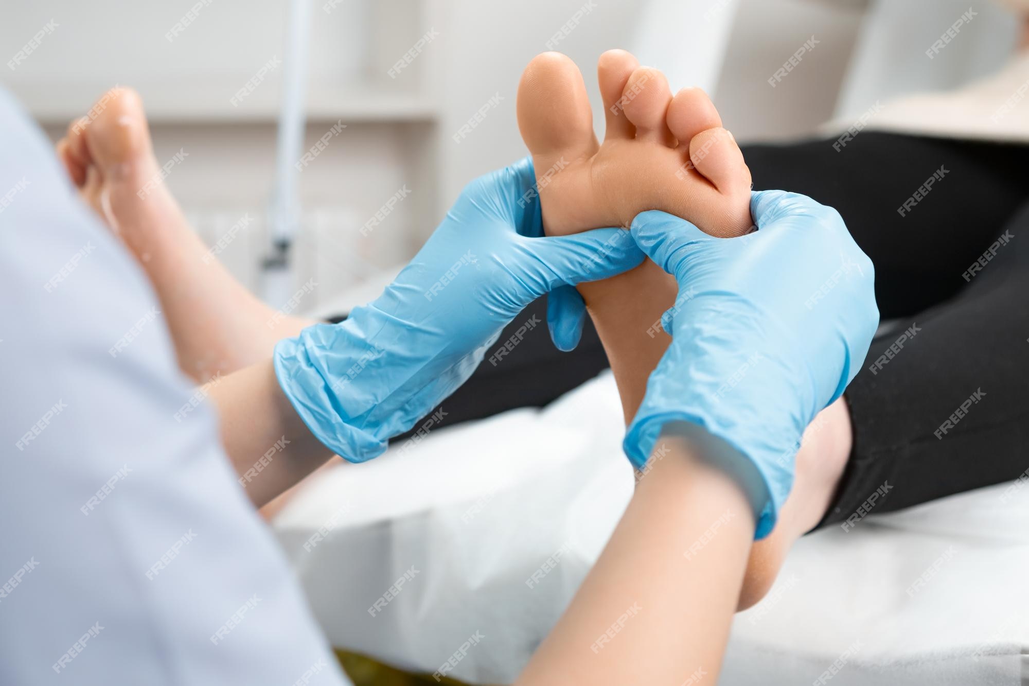 Premium Photo Skilled Female Masseur In Rubber Gloves Giving Foot