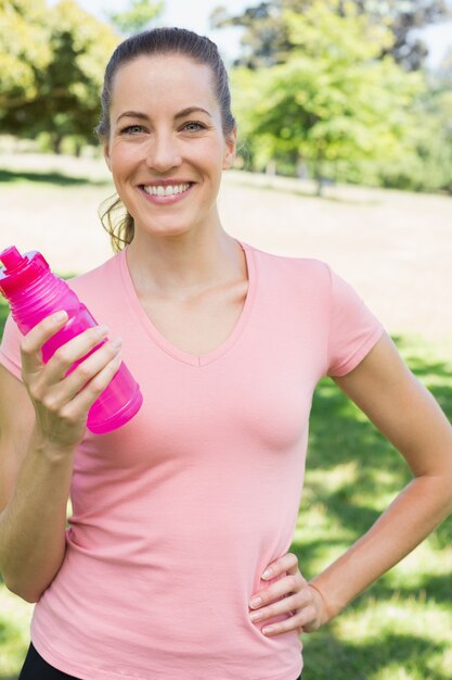 Premium Photo Sporty Woman Holding Water Bottle In Park