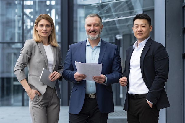Premium Photo | Successful mature business team man and woman ... Premium Photo | Successful mature business team man and woman ...