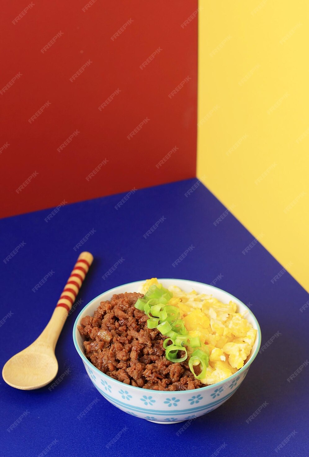 Premium Photo | Tori soboro bowl Premium Photo | Tori soboro bowl