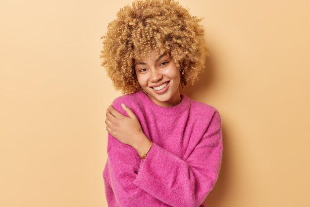 Premium Photo Waist Up Shot Of Beautiful Curly Haired Woman Embraces