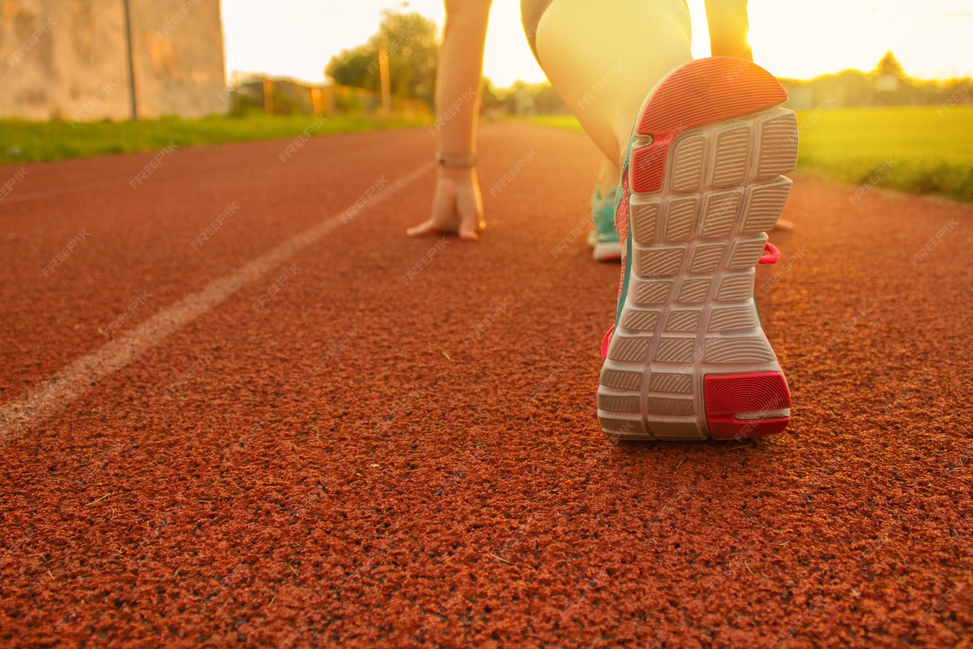Premium Photo A Woman Is Preparing To Run Female Leg Close Up