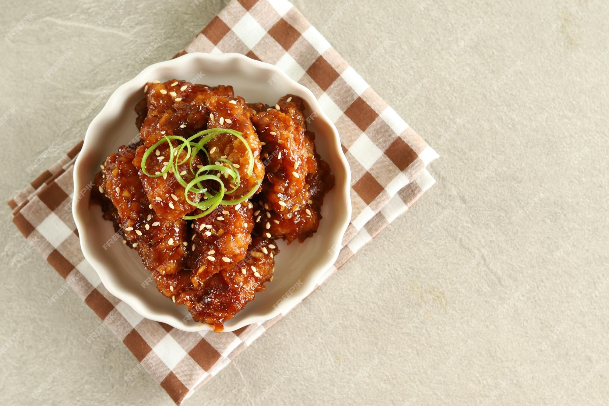 Premium Photo Yangnyeom Tongdak Korean Fried Chicken With Spicy
