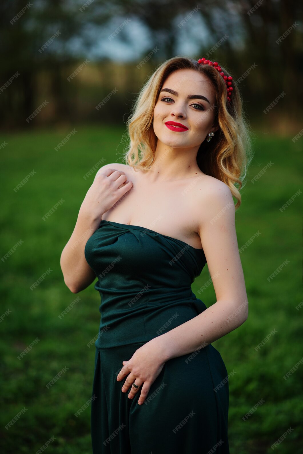 Premium Photo Yong Elegant Blonde Girl At Green Dress On The Garden