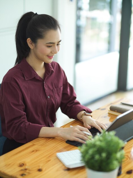 Premium Photo | Young businesswoman working at office Premium Photo | Young businesswoman working at office