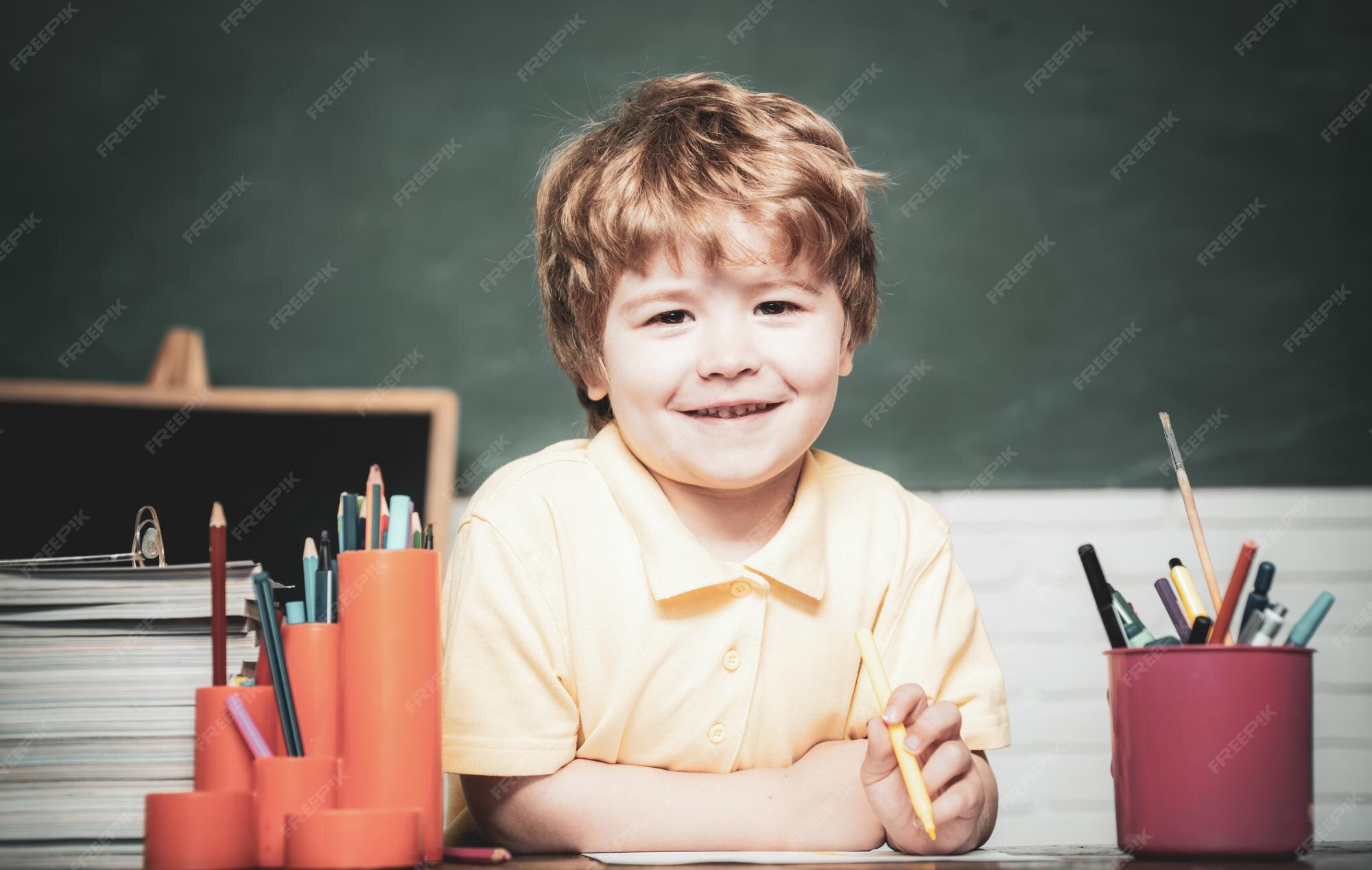 Edukacja domowa lub szkolna portret dziecko ze szkoły podstawowej ... Edukacja domowa lub szkolna portret dziecko ze szkoły podstawowej ...