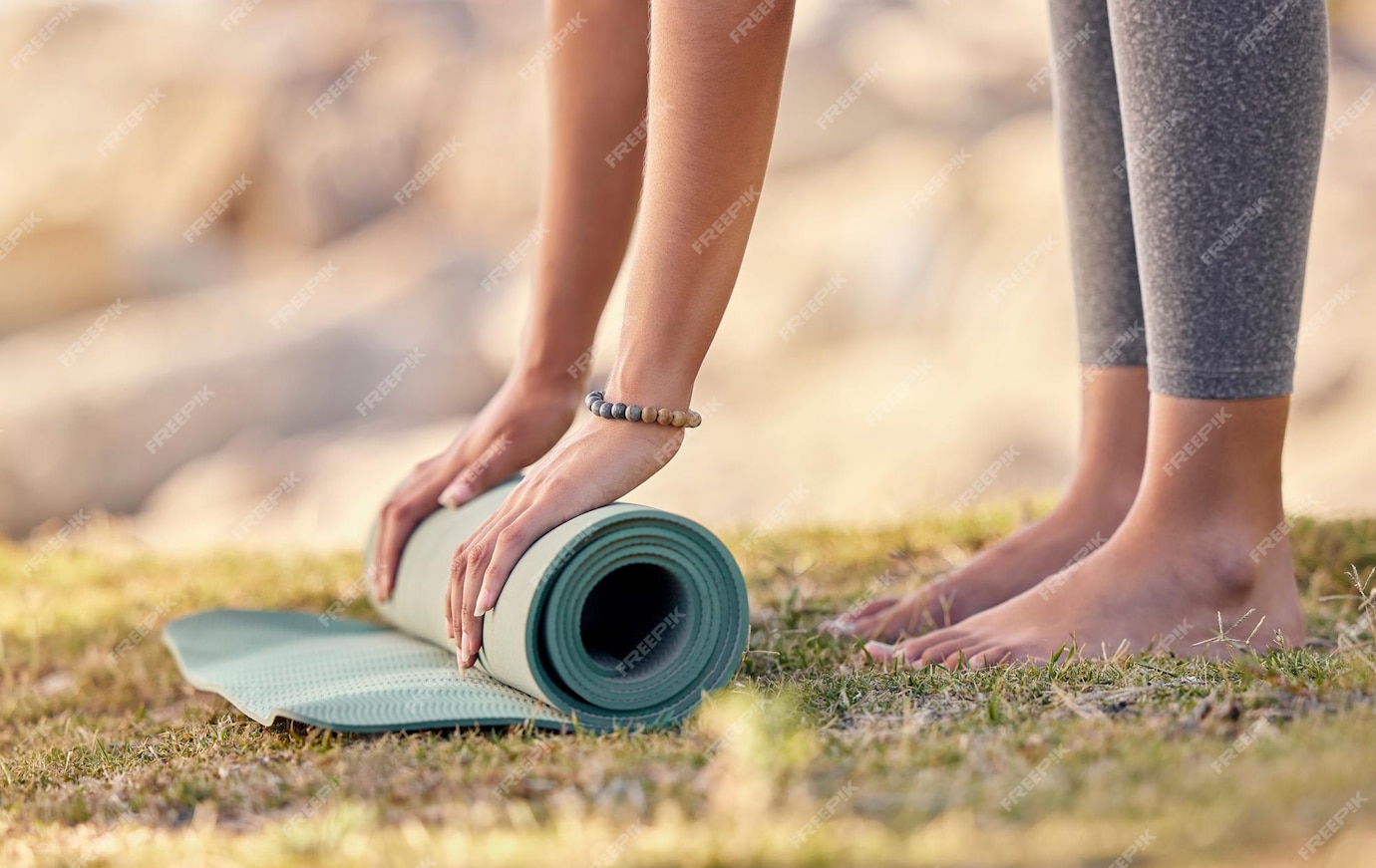 Mata Do Jogi Pilates Początek I Natura Kobiety Wykonującej ćwiczenia ... Mata Do Jogi Pilates Początek I Natura Kobiety Wykonującej ćwiczenia ...